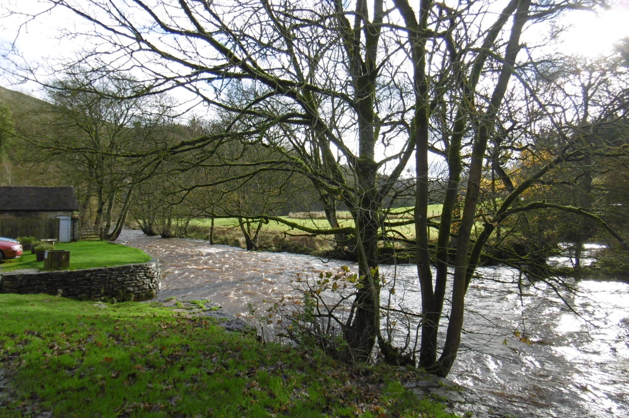 Staying and Walking in the Manifold Valley « miladysboudoir